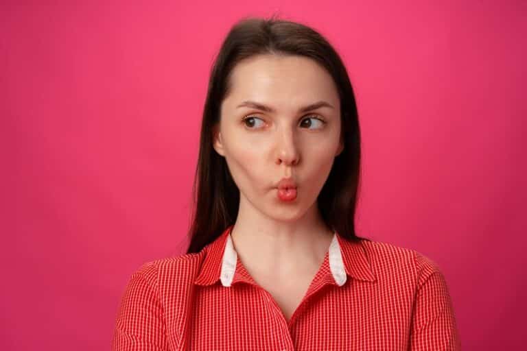 16 Causes & Triggers of Scalloped Tongue You Shouldn't Ignore (List ...